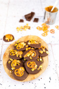 Chocolade flikken met pretzels en karamel - Brenda Kookt