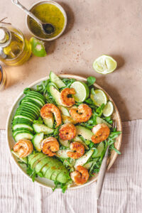 Pittige garnalensalade met avocado en limoendressing - Brenda Kookt