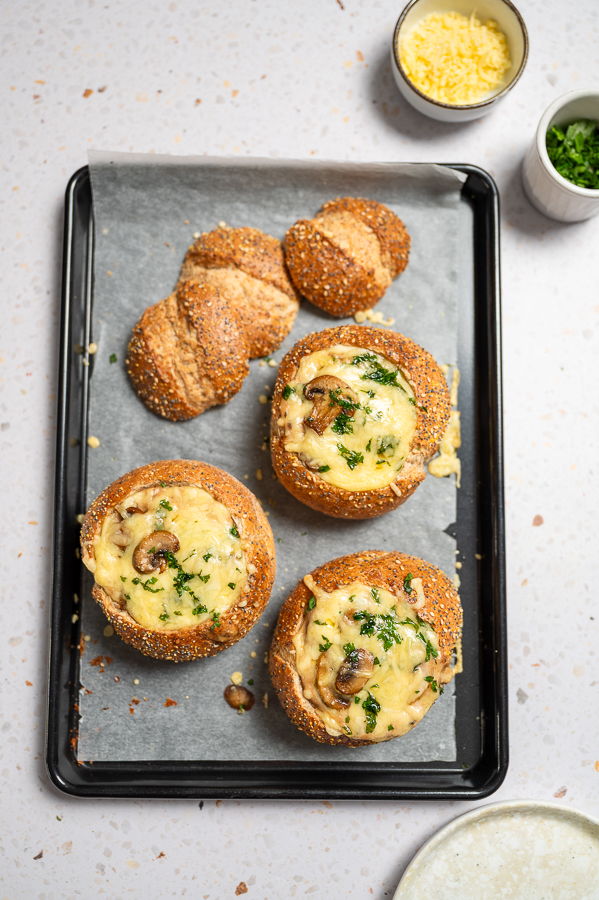 Gevulde broodjes met ragout en champignons - Brenda Kookt